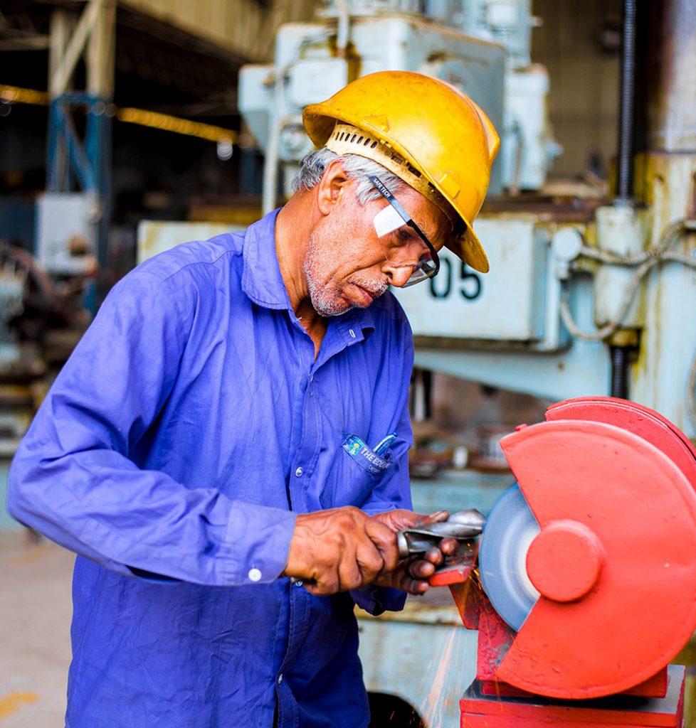 Tips To Prevent Outdoor Workers From Heat Illness | Facility Management ...